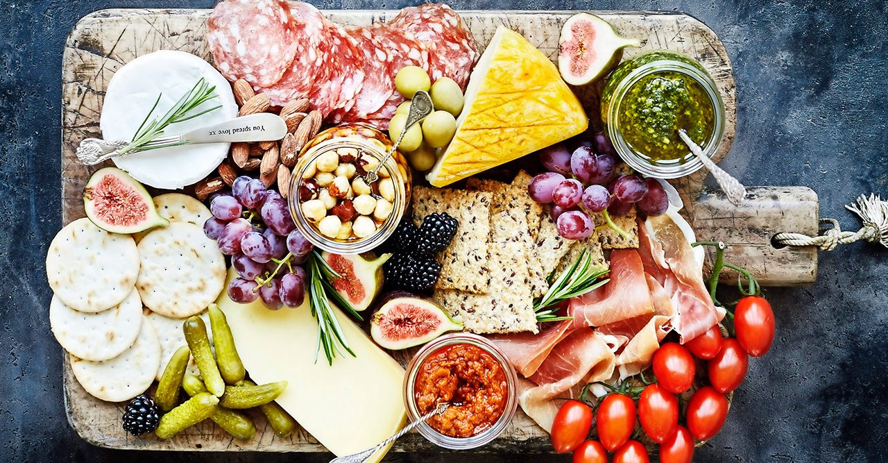 Den perfekta ost- och charkbrickan | ELLE