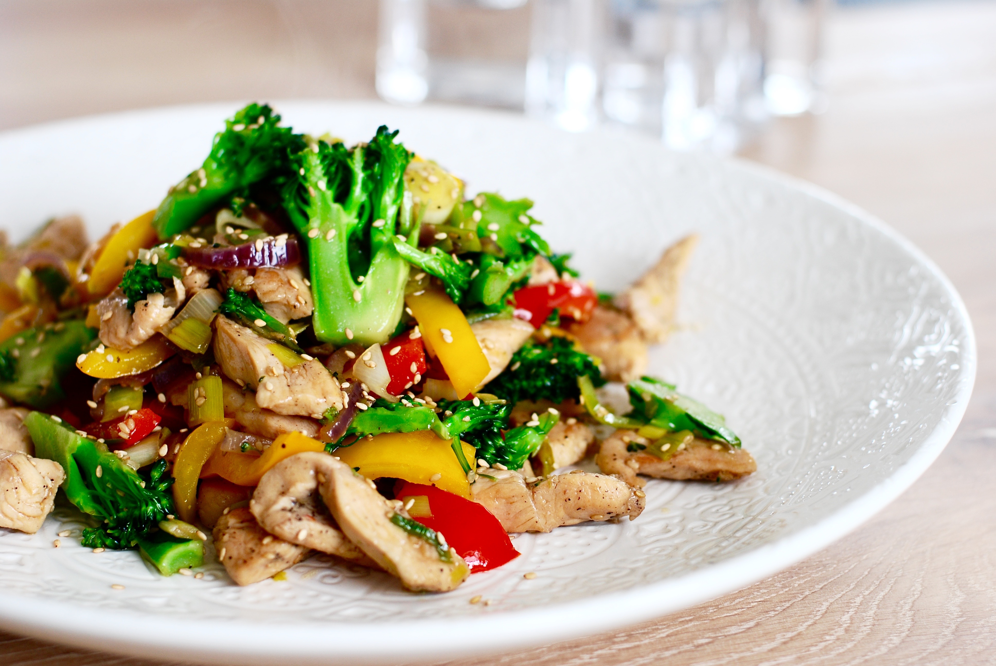 Wok med kyckling & grönsaker – på 15 min | Catarina Königs matblogg