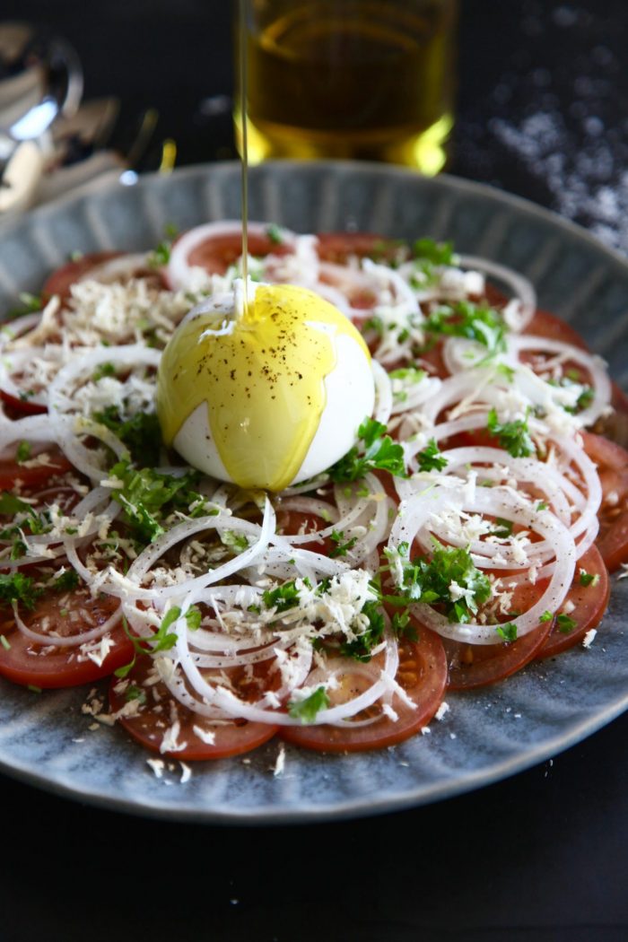 Lyxig tomatsallad med krämig burrata & silverlök | Catarina König
